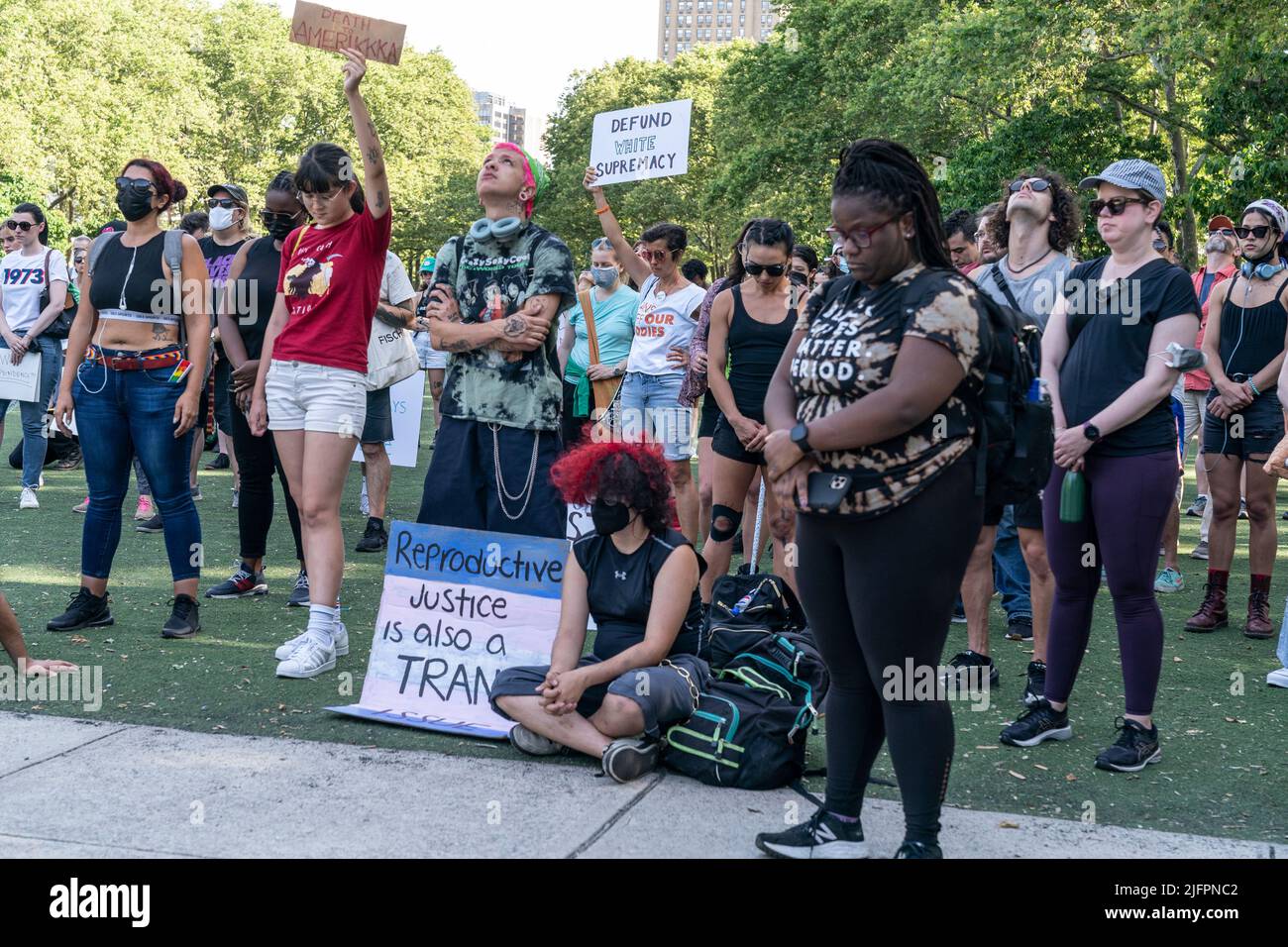 New York, NY - 4. Juli 2022: Mehr als hundert Aktivisten versammelten ...