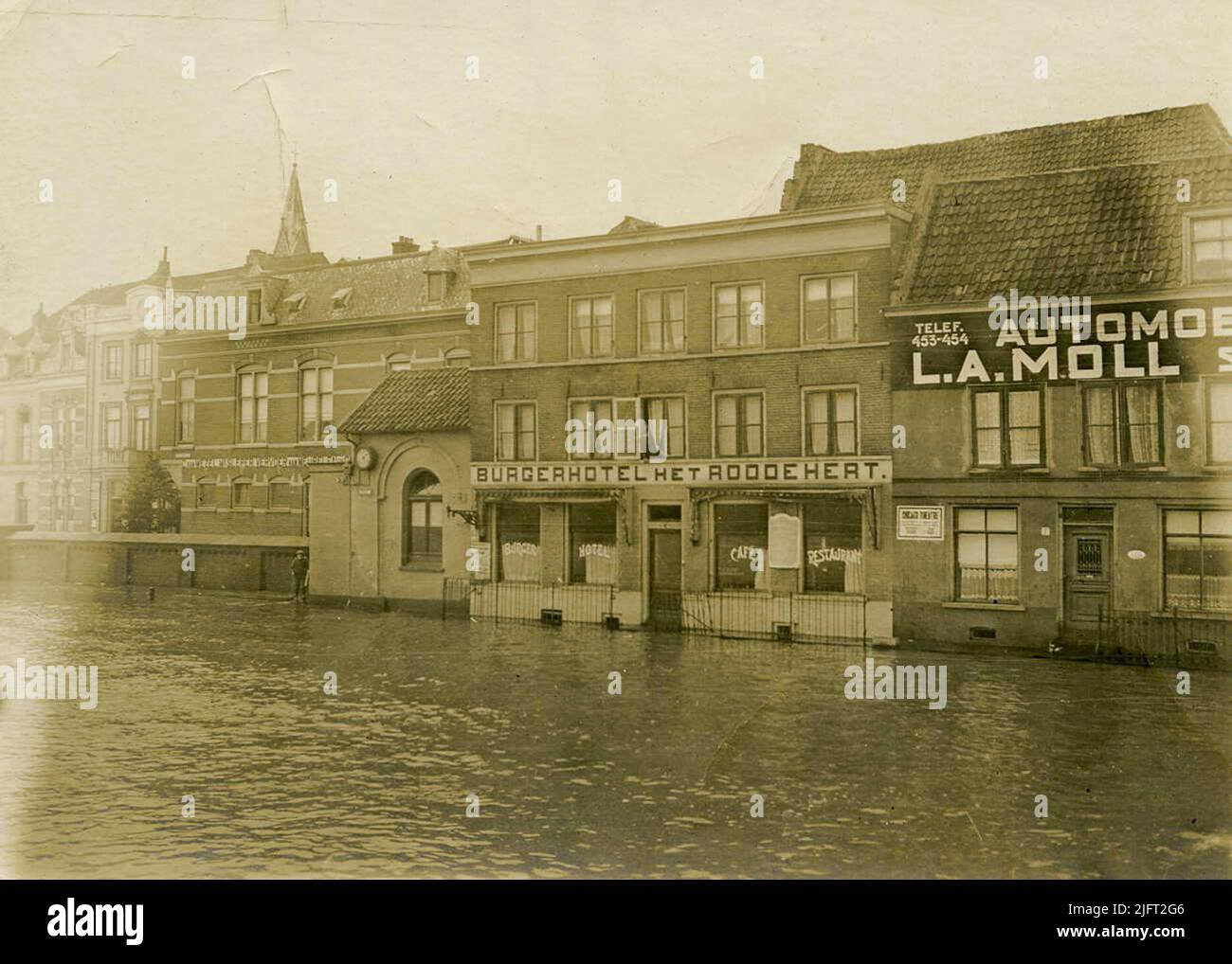 Hochwasser im Waal und am Kai zwischen Grotestraat und Lage Markt an ...