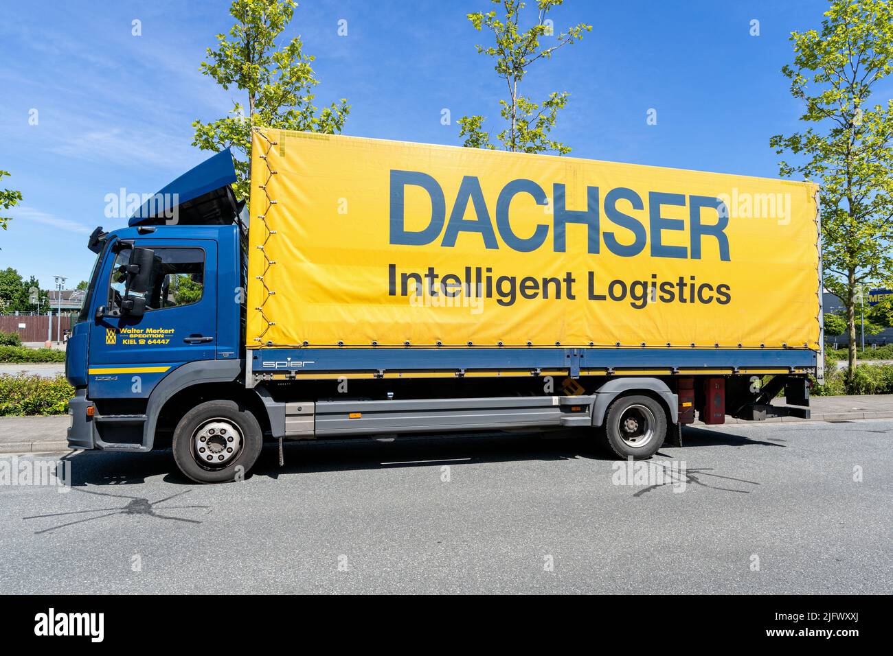 Dachser Mercedes-Benz Atego LKW Stockfotografie - Alamy