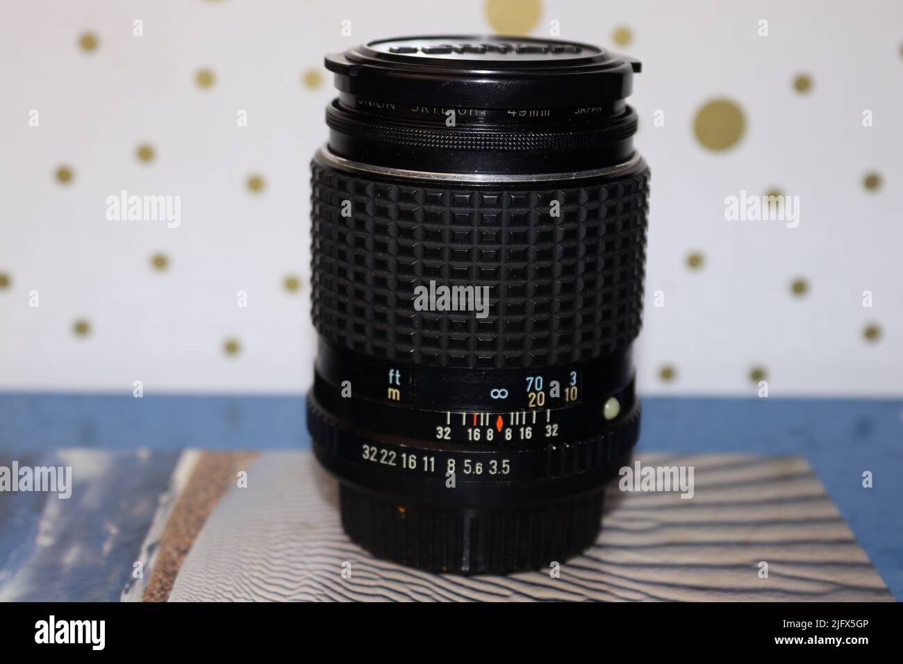Kameraobjektiv auf stativ -Fotos und -Bildmaterial in hoher Auflösung ...