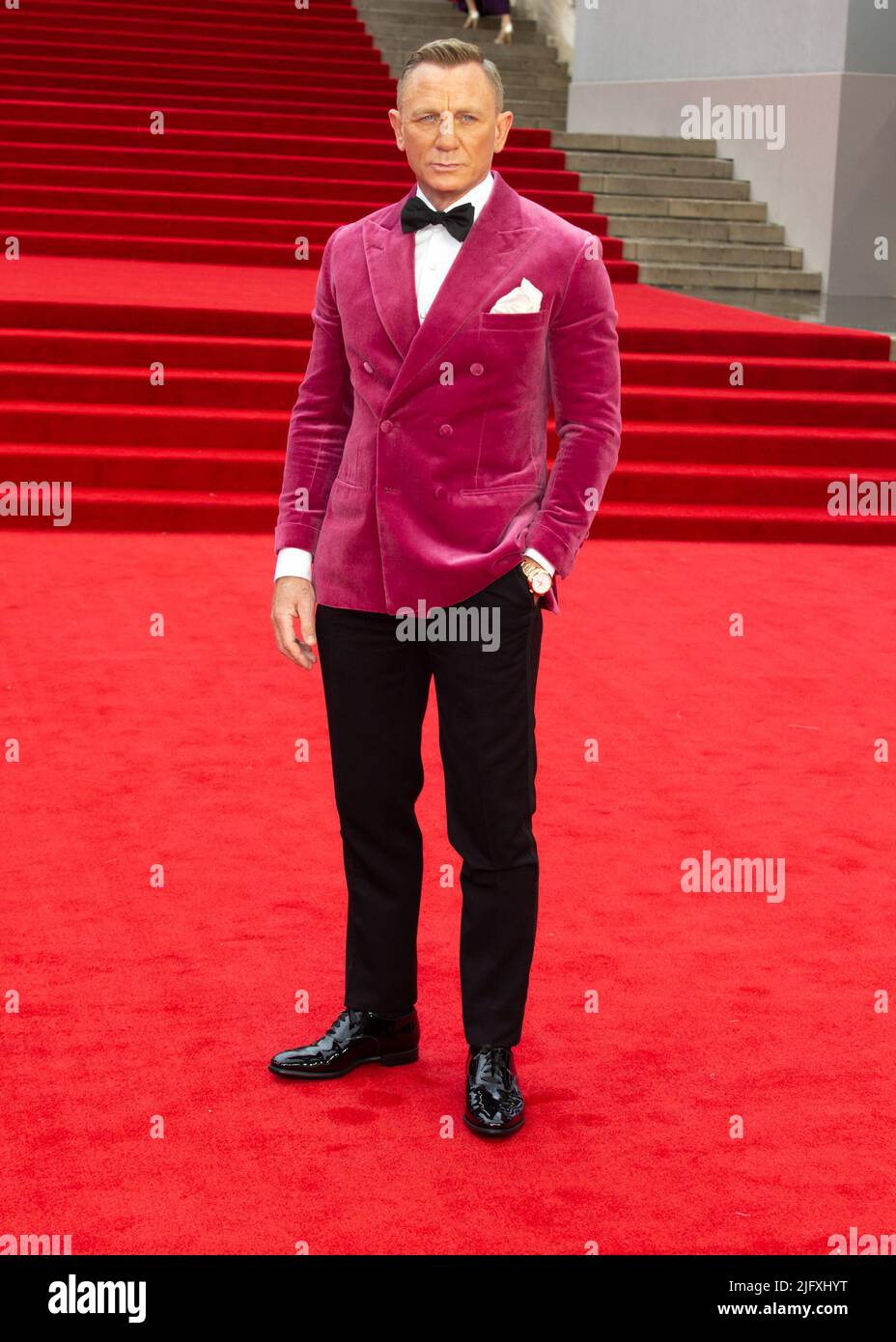 Daniel craig red carpet no time to die -Fotos und -Bildmaterial in ...