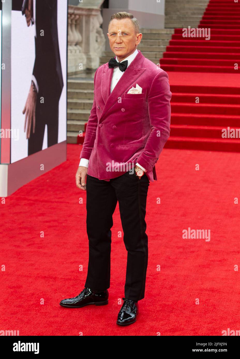 Daniel craig red carpet no time to die -Fotos und -Bildmaterial in ...