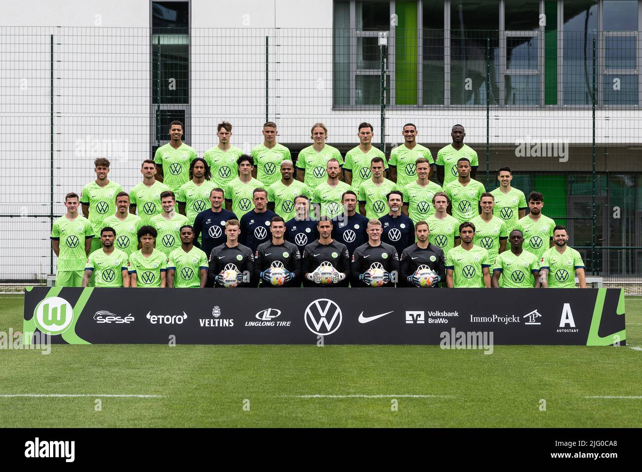 06. Juli 2022, Niedersachsen, Wolfsburg: Fußball: Bundesliga ...