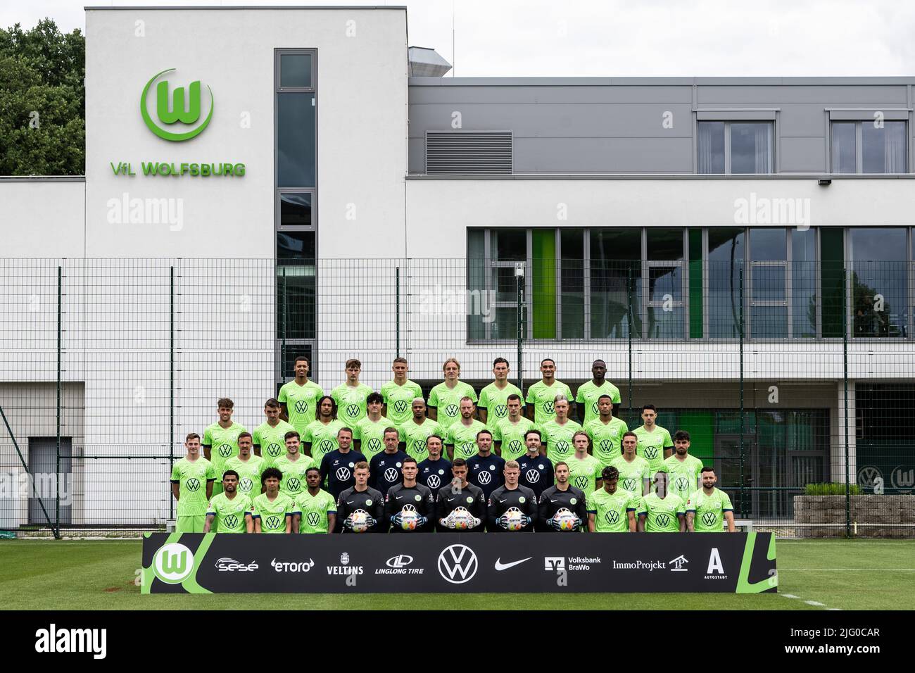06. Juli 2022, Niedersachsen, Wolfsburg: Fußball: Bundesliga ...