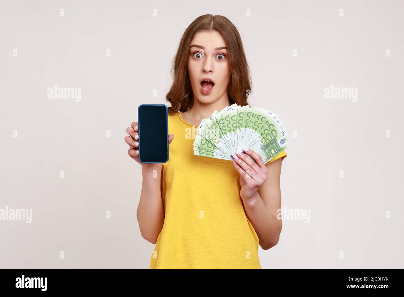 Money transaction -Fotos und -Bildmaterial in hoher Auflösung – Alamy