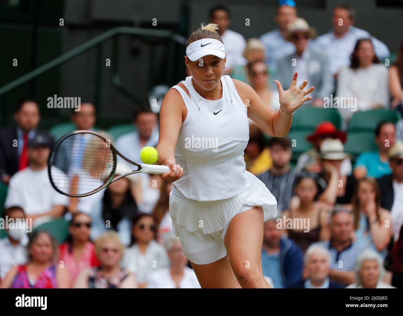 Amanda anisimova wimbledon aktion -Fotos und -Bildmaterial in hoher ...