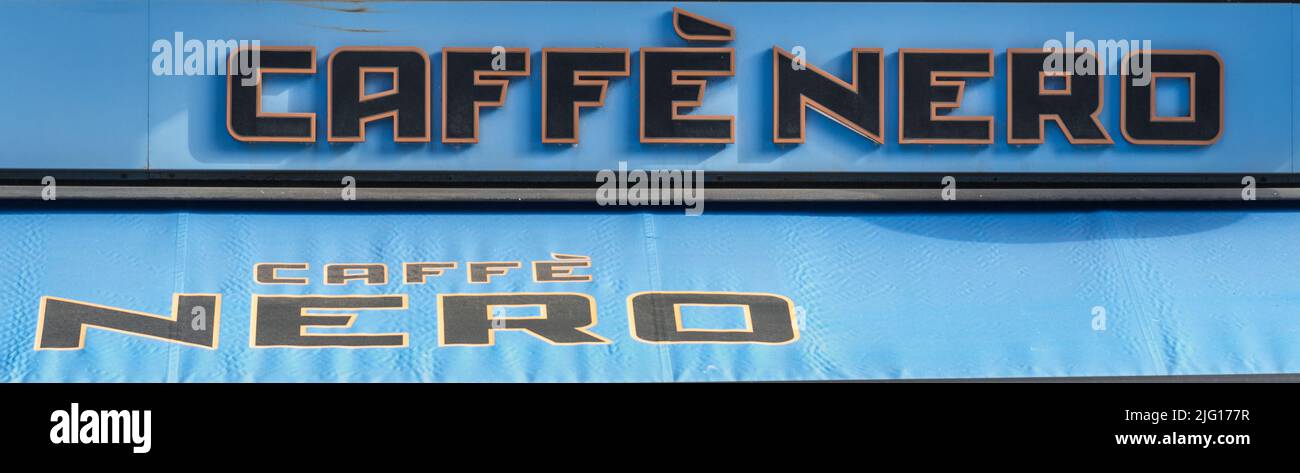 Caffe nero signage -Fotos und -Bildmaterial in hoher Auflösung – Alamy