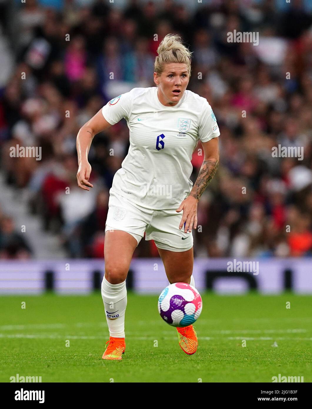 Englands Millie Bright beim UEFA Women's Euro 2022 Group A-Spiel in Old ...