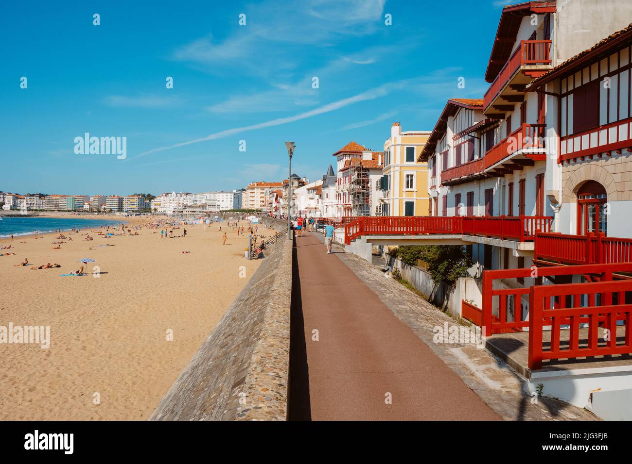 Plage de saint jean strand -Fotos und -Bildmaterial in hoher Auflösung ...