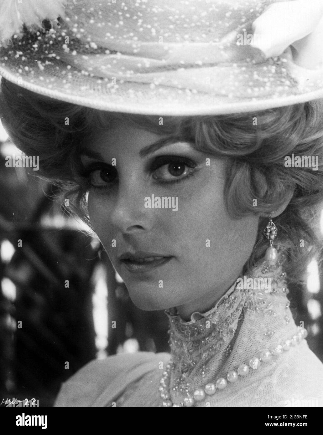LESLEY ANN WARREN IN HARRY UND WALTER GEHEN NACH NEW YORK (1976), REGIE ...
