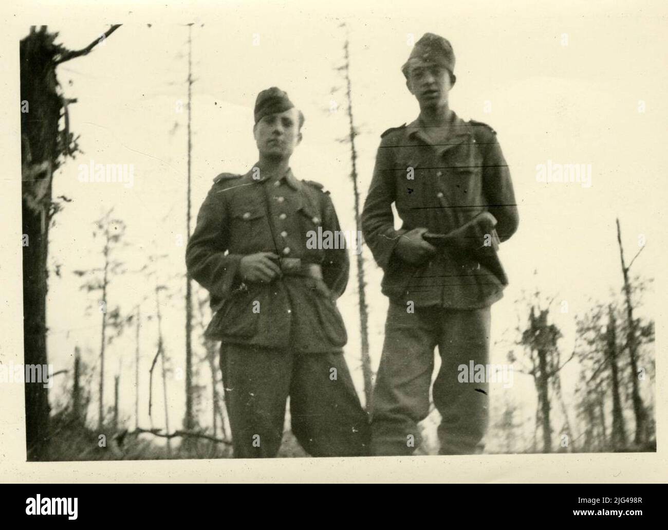 Porträt von Divisionssoldaten mit einer Walthher-Pistole p38. Porträt ...