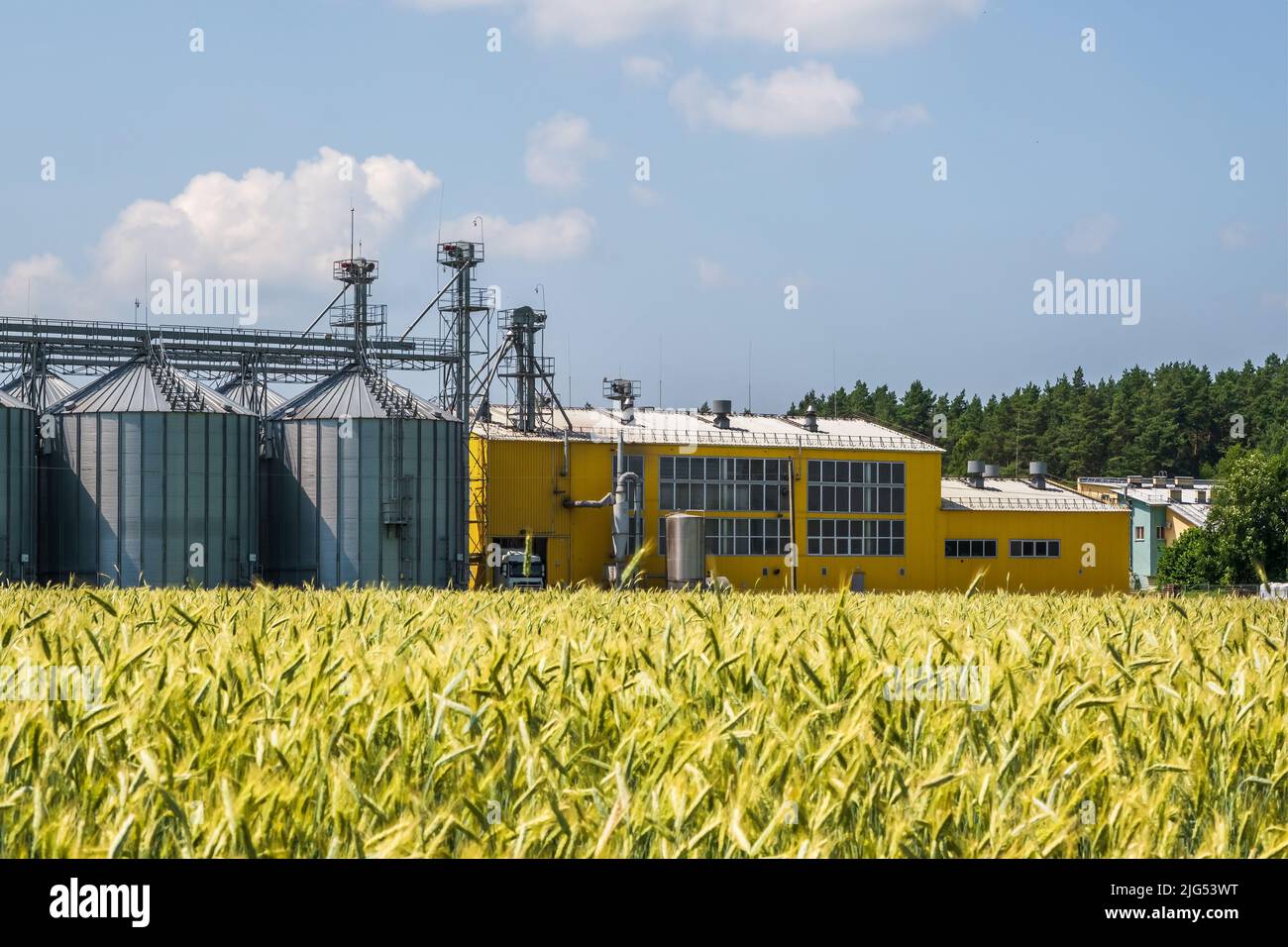 Silos und agroindustrielle Viehzucht-Komplex auf agroverarbeitenden und ... Silos und agroindustrielle Viehzucht-Komplex auf agroverarbeitenden und ...