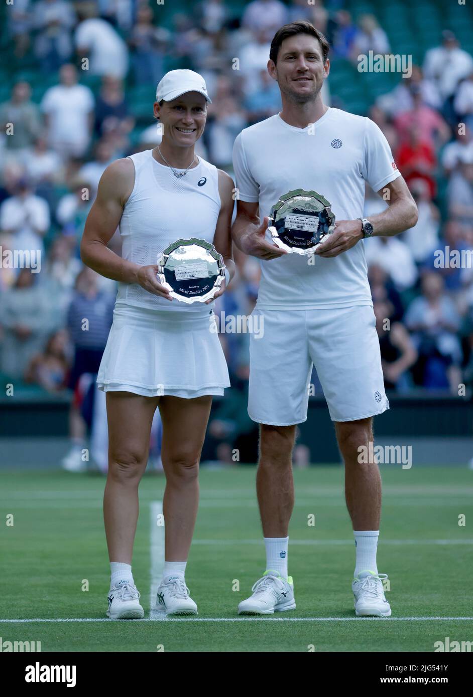 Matthew Ebden und Samantha Stosur posieren mit ihren Nächstplatzierten ...