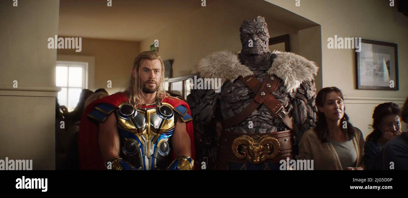 THOR: LIEBE UND DONNER, von links: Chris Hemsworth als Thor, Korg ...