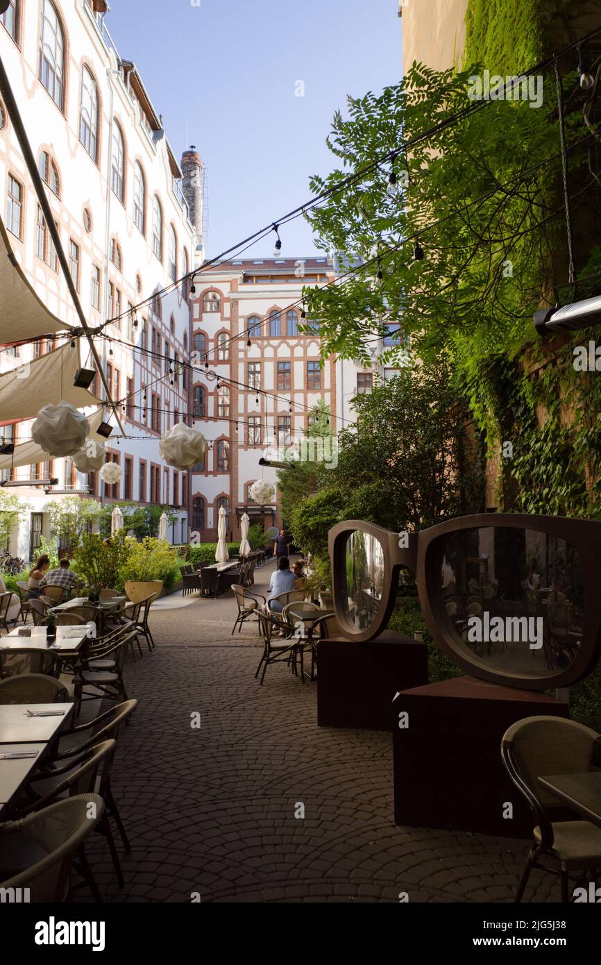 Café in budapest -Fotos und -Bildmaterial in hoher Auflösung – Alamy
