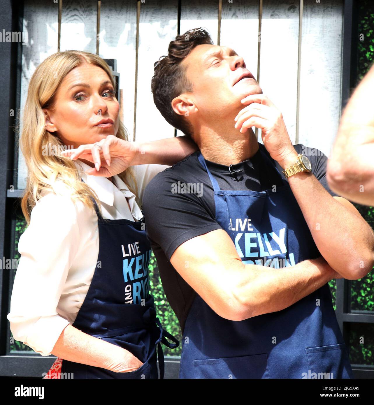 Kelly Ripa, Ryan Seacrest kochen live mit Kelly & Ryan in Live ...