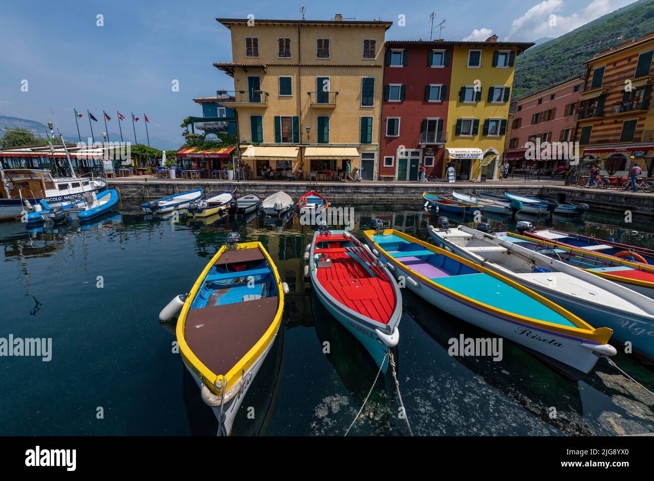 Der Hafen von Malcesine am Gardasee in Italien Stockfotografie - Alamy