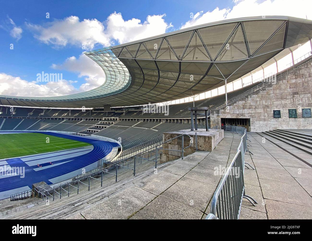 Berlin olympiastadion aussicht -Fotos und -Bildmaterial in hoher ...
