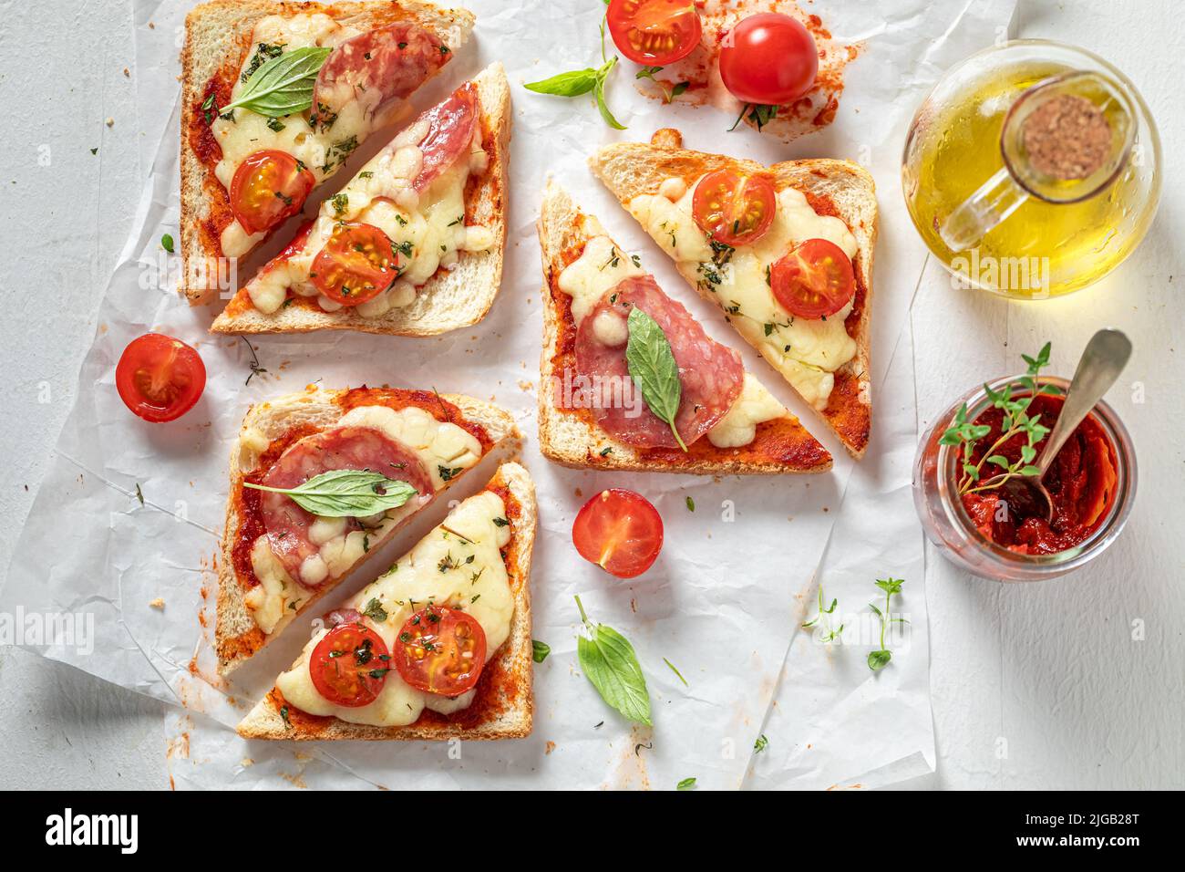 Knusprige und vegetarische Toasts zum Mittagessen als schnelle ...