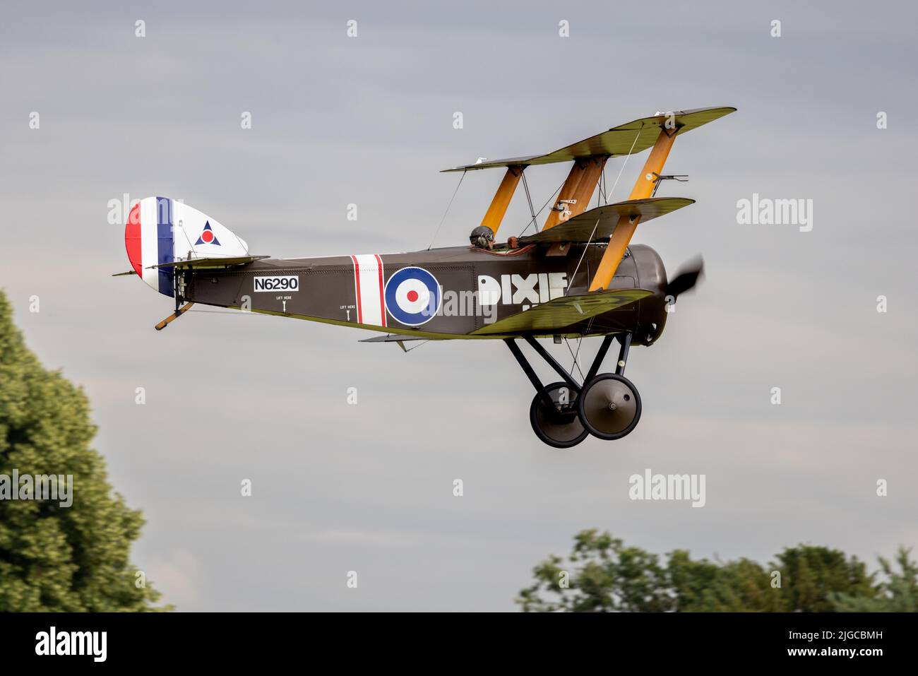 Sopwith Triplane ‘N6290 DIXIE II' in der Luft auf der Fly Navy Airshow ...