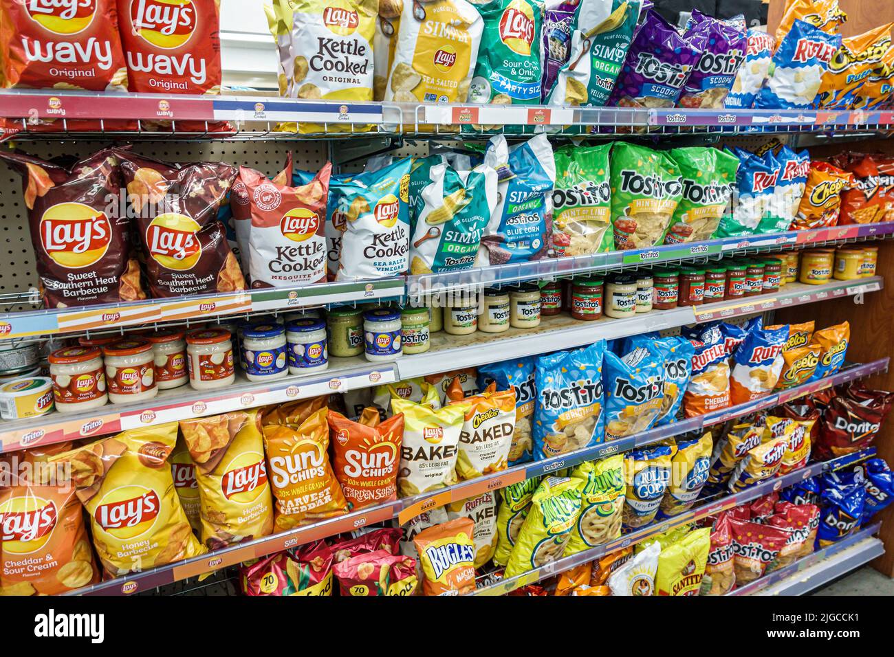 Snack junk food display verkauf -Fotos und -Bildmaterial in hoher ...