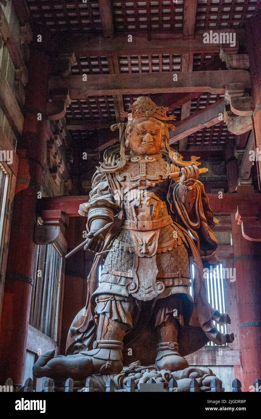 Nara, Japan - 5. Januar 2020. Statue eines Samurai-Kriegers im Todai-ji ...