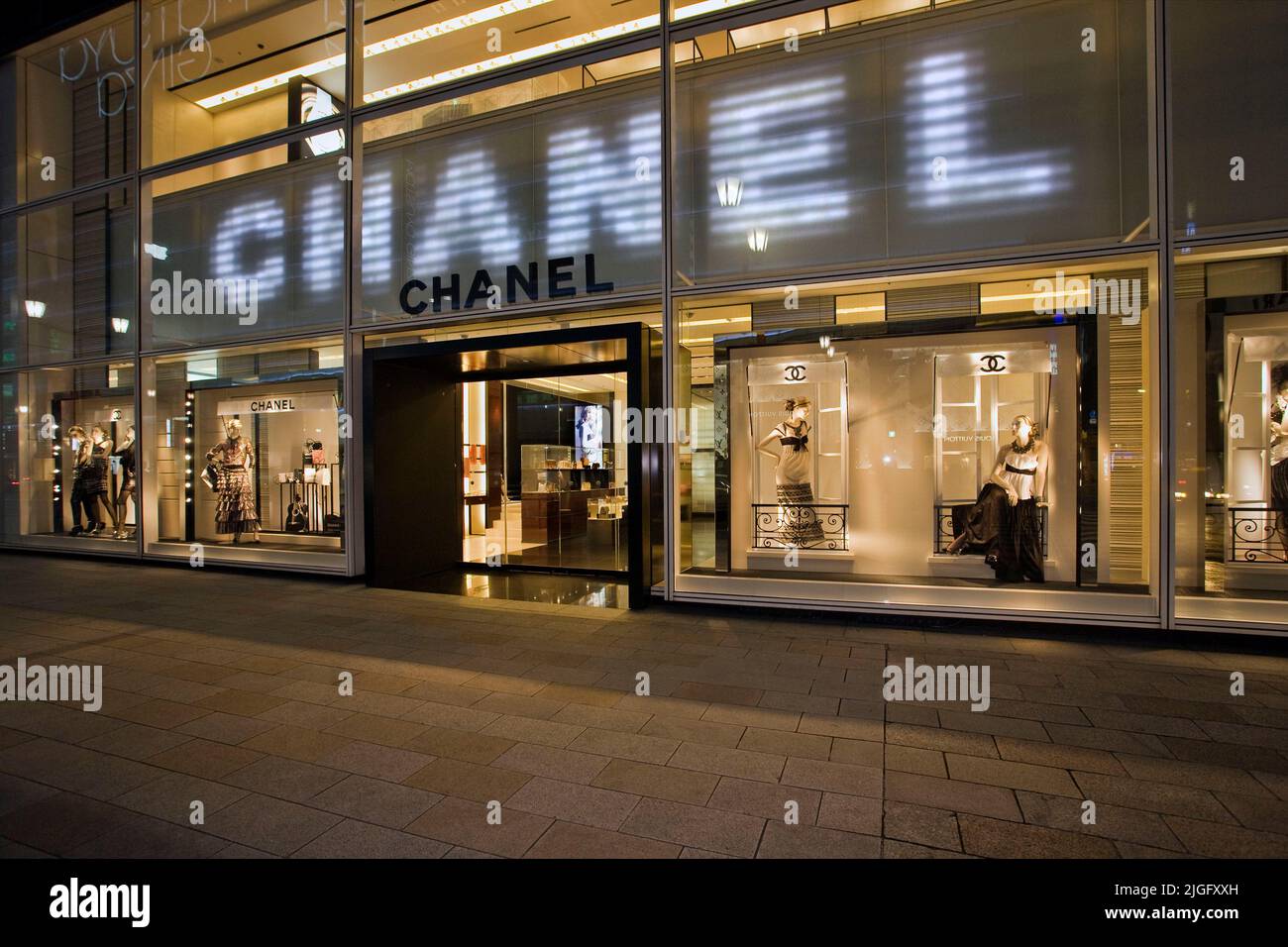 Chanel store ginza -Fotos und -Bildmaterial in hoher Auflösung – Alamy