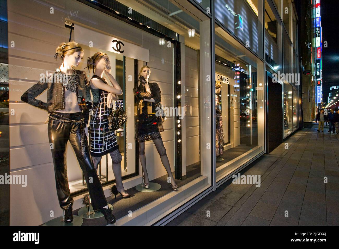 Chanel store ginza -Fotos und -Bildmaterial in hoher Auflösung – Alamy