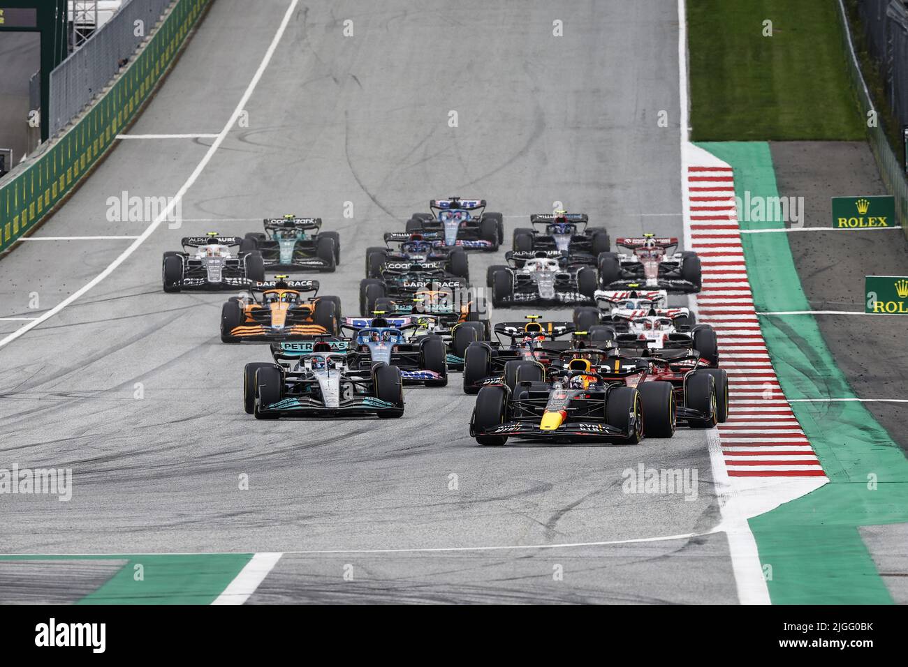 Start des Rennens, Abfahrt, 01 VERSTAPPEN Max (nld), Red Bull Racing RB18, Aktion 16 LECLERC ...