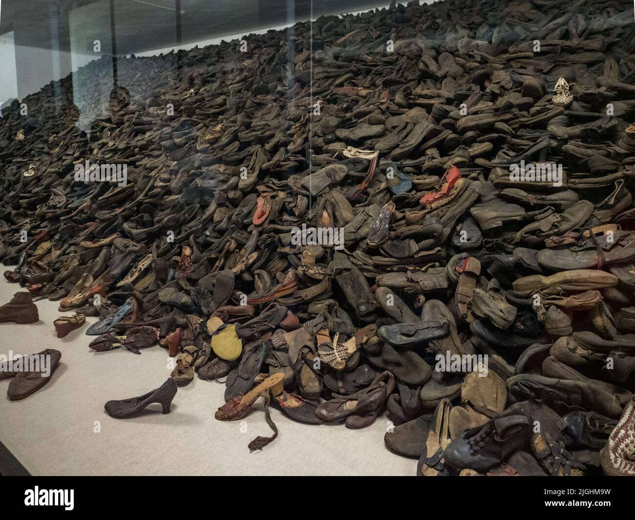 Auschwitz, Oświęcim, Polen - Juni 2019: Viele Schuhe von den Menschen ...
