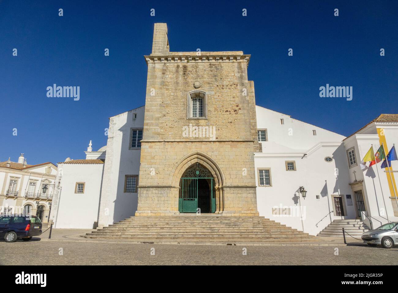 Uhrturm der kathedrale von faro -Fotos und -Bildmaterial in hoher ...
