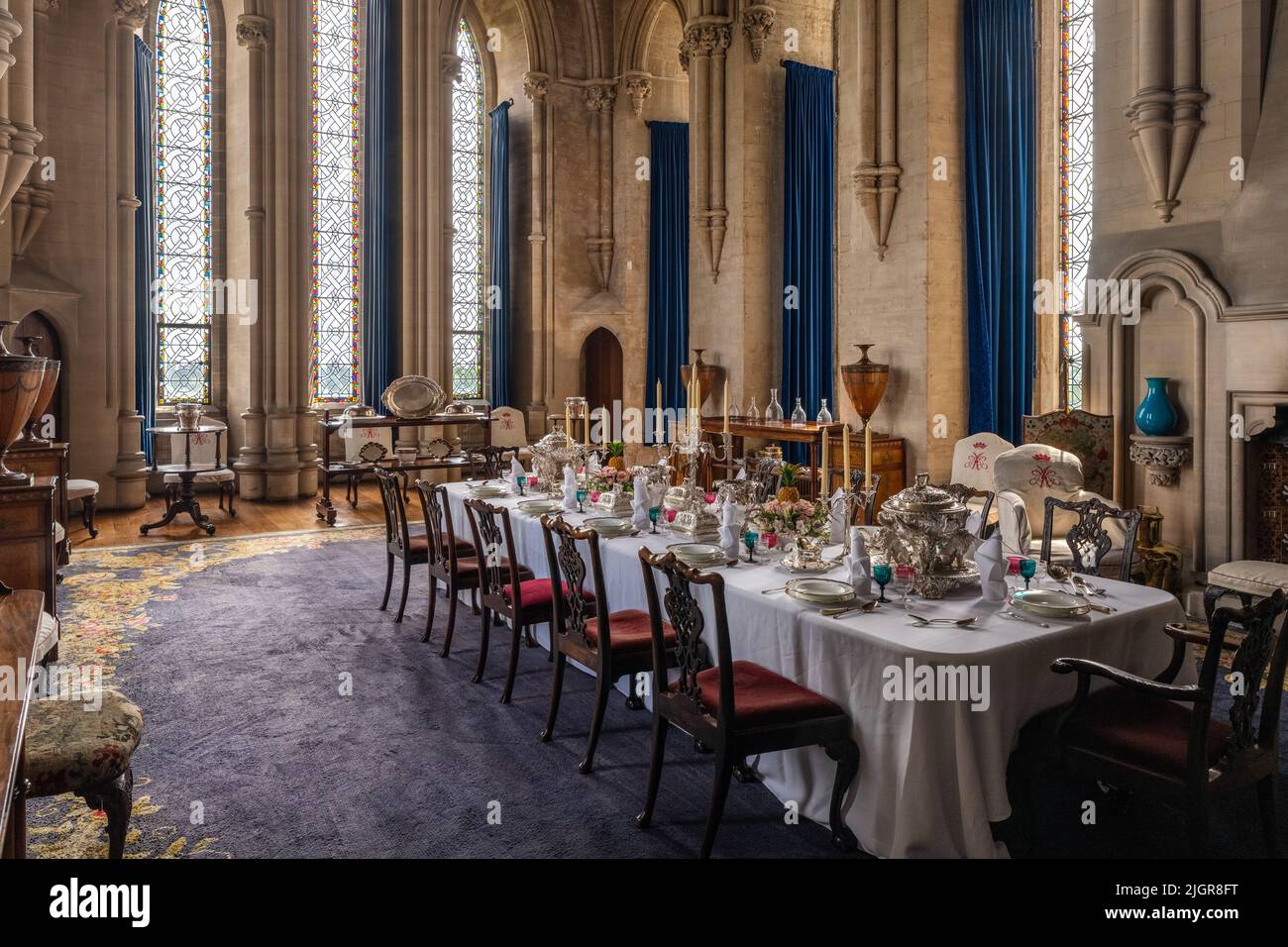 Medieval castle dining room -Fotos und -Bildmaterial in hoher Auflösung ...