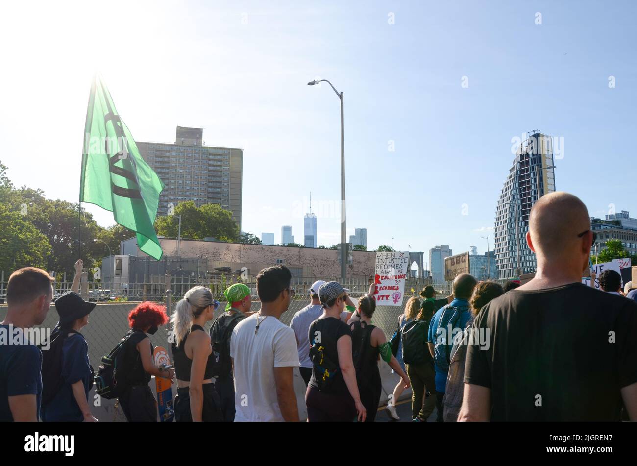 Die Aktivistengruppen, die sich auf dem Cadman Plaza versammeln, um ...