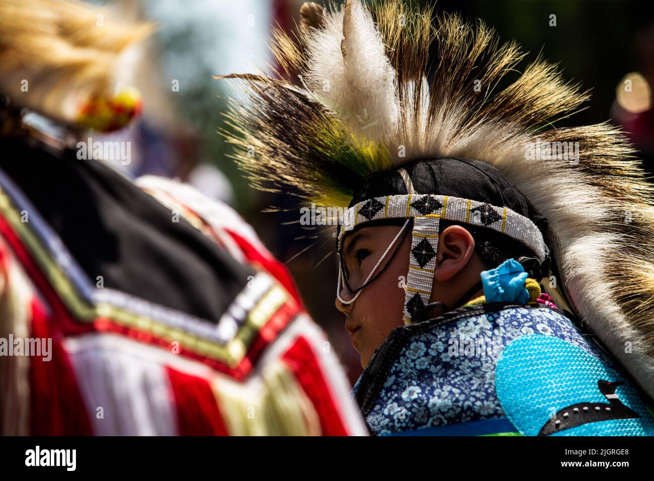 Kahnawake, Kanada. 10.. Juli 2022. Kinder warten während des Festivals ...