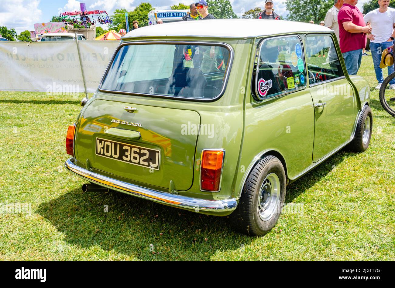 Lime green car -Fotos und -Bildmaterial in hoher Auflösung – Alamy