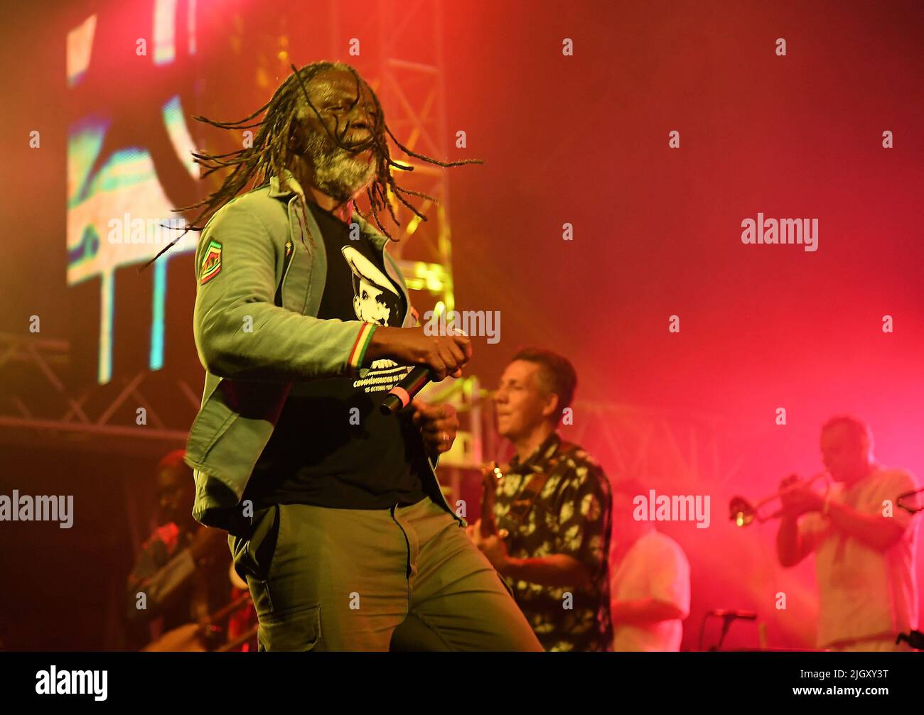 Tiken Jah Fakoly tritt am 7. Tag des Festival D'ete De Quebec 2022 auf ...