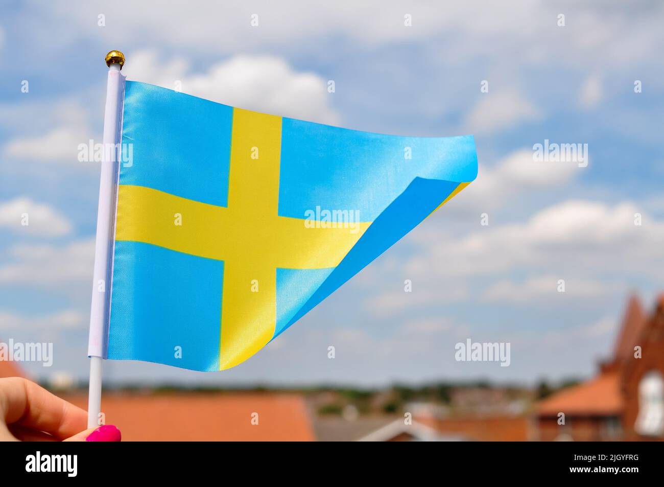 Die nationale blaue und gelbe Flagge schwedens wird geschlossen Stockfotografie - Alamy