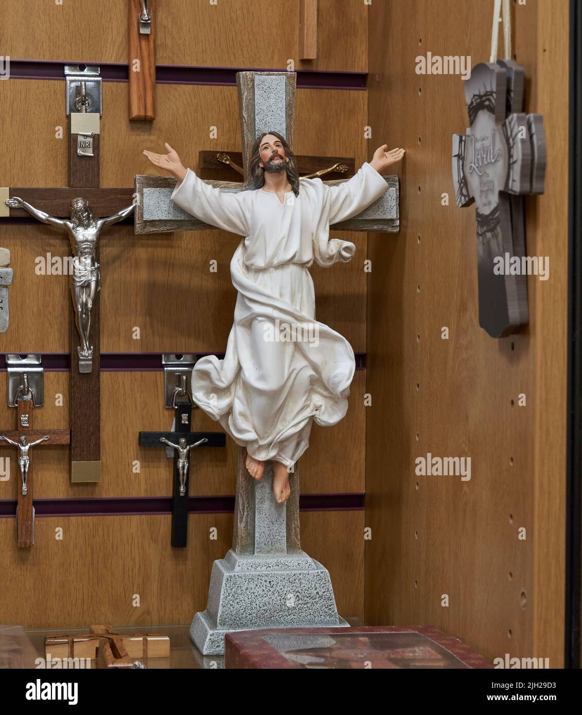 Jesus christus statuette kreuz symbol -Fotos und -Bildmaterial in hoher ...