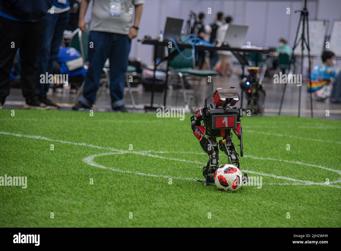 Bangkok, Thailand. 14.. Juli 2022. Ein Roboter in Aktion beim RoboCup in BITEC Bangna. Der ...
