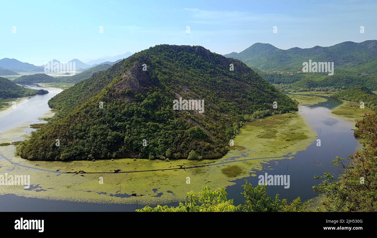 Der Skadar-See ist der größte See auf der Balkanhalbinsel und liegt an ...