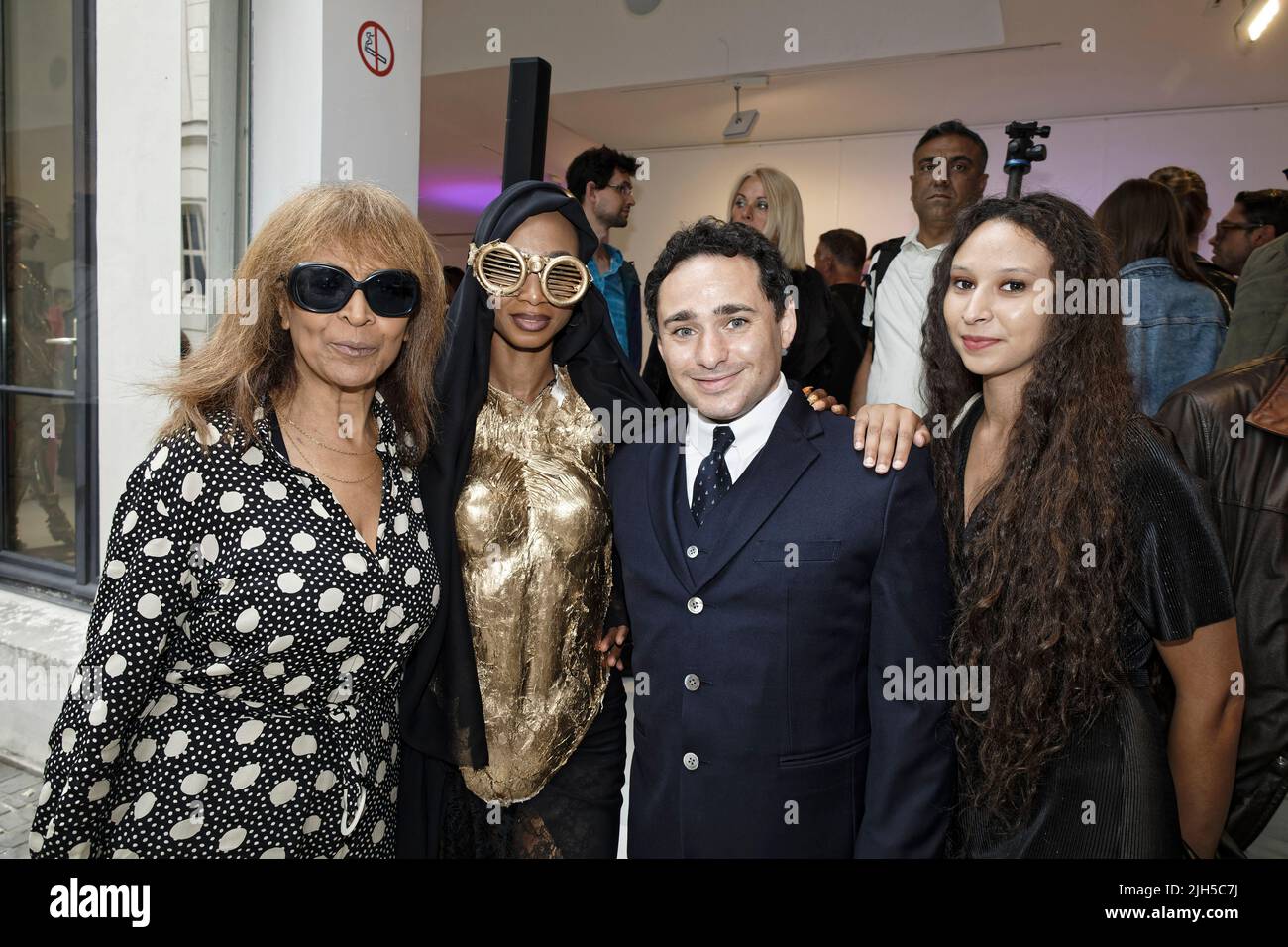 Paris, Frankreich. 6.. Juli 2022. Ein Model von dem Dillon und Gäste ...