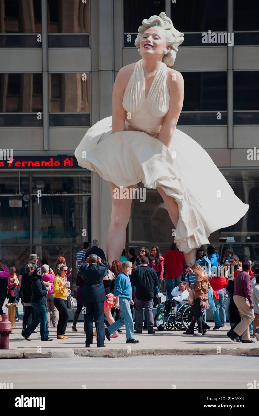 Marilyn monroe statue -Fotos und -Bildmaterial in hoher Auflösung ...