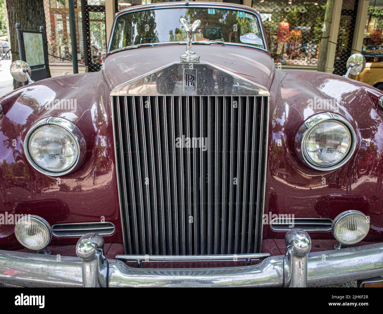 Oldtimer-Treffen, Rolls Royce Kühlerfigur Spirit of Ecstasy Emily ...