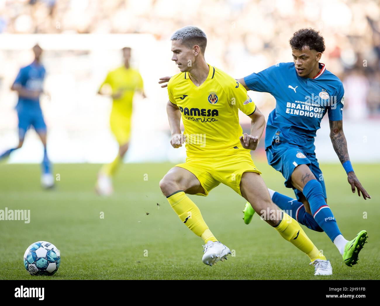 EINDHOVEN - Juan Foyth und Jeremy Antonisse (LR) beim ...