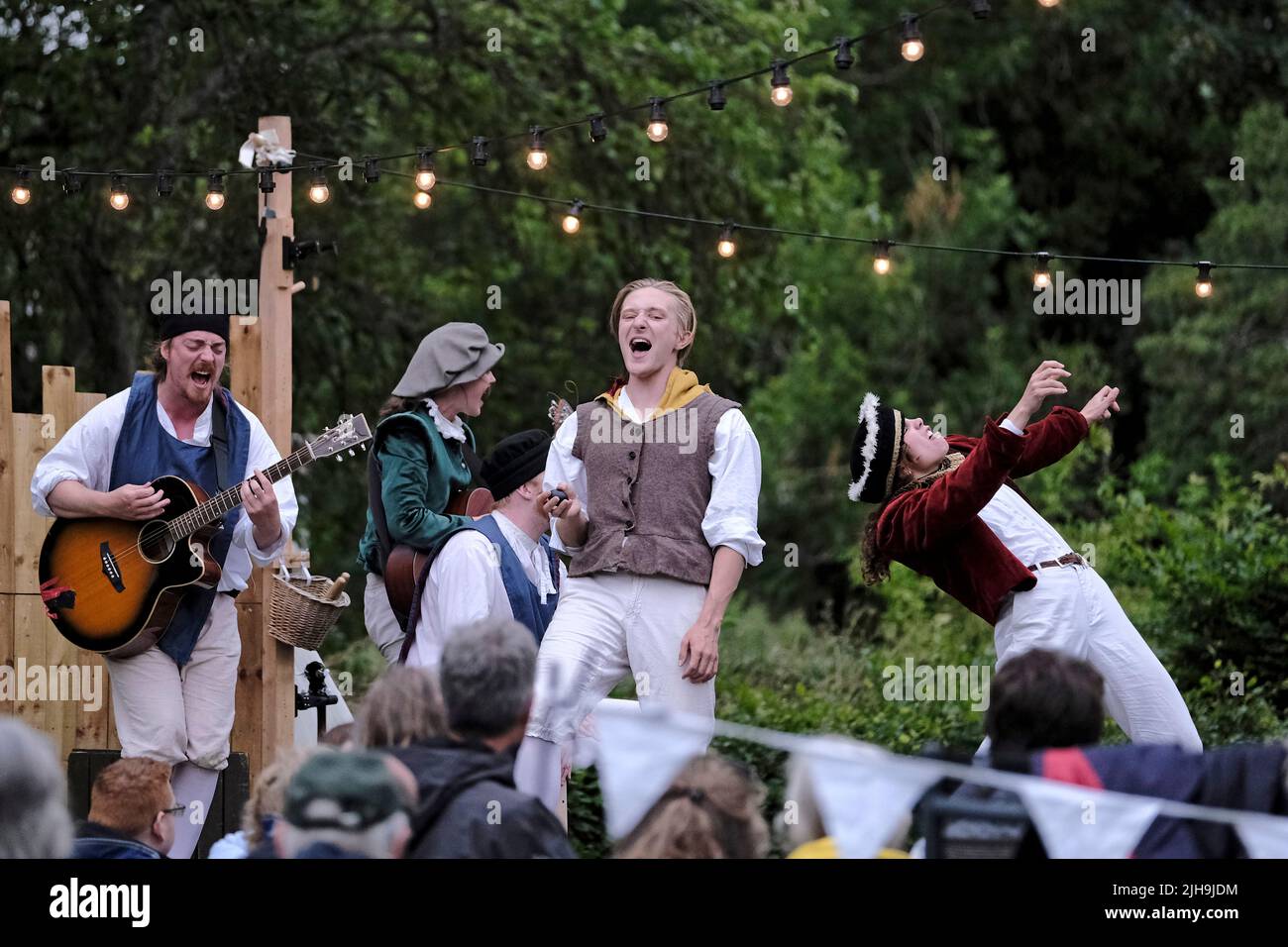 Melrose, Großbritannien. , . Theateraufführung von Three Inch Fools in ...