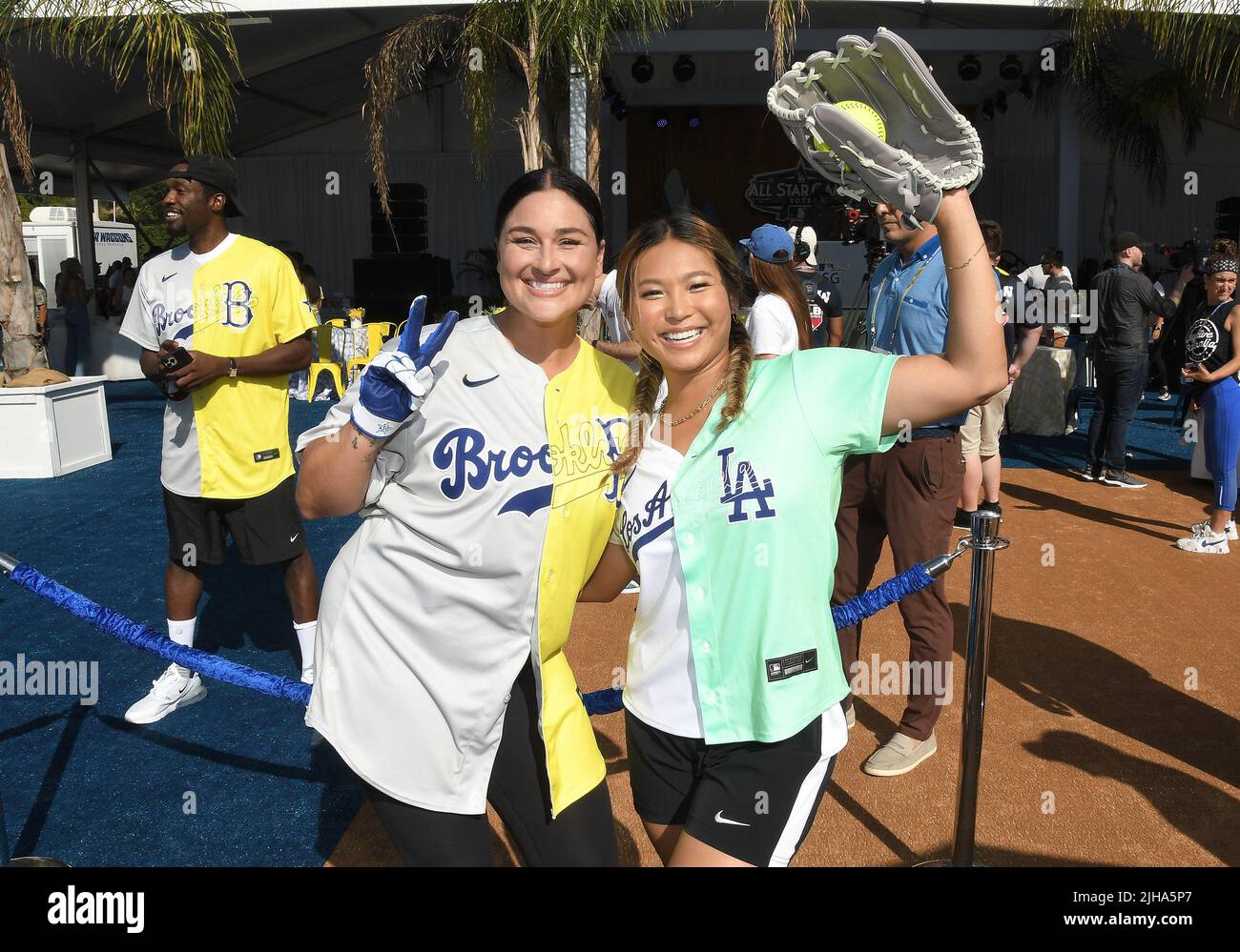 (L-R) Lauren Chamberlain und Chloe Kim bei der 2022 MLB All-Star ...