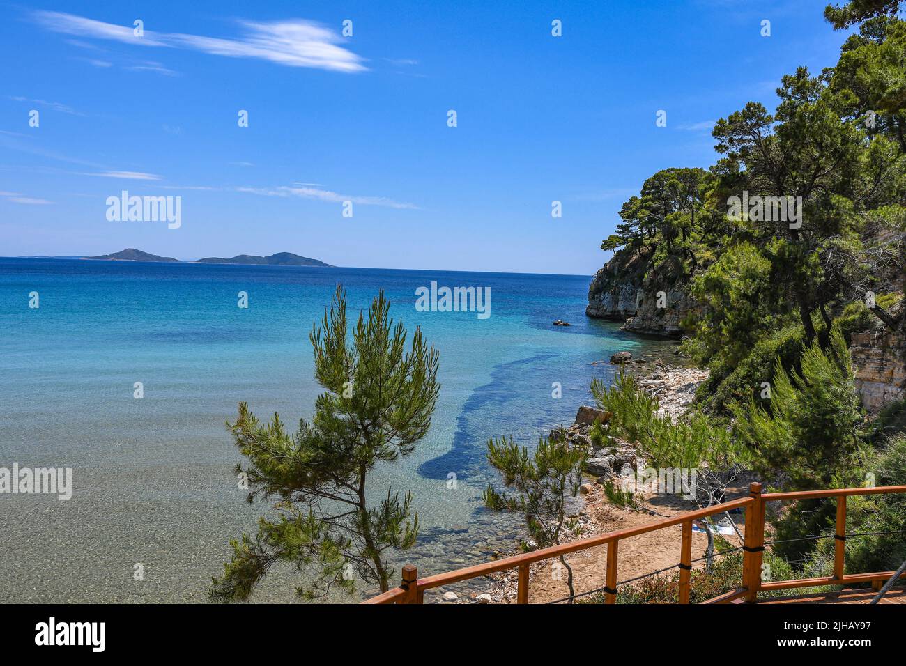 Wunderschöne Sommerlandschaft am Strand von Chrisi Milia auf der Insel ...