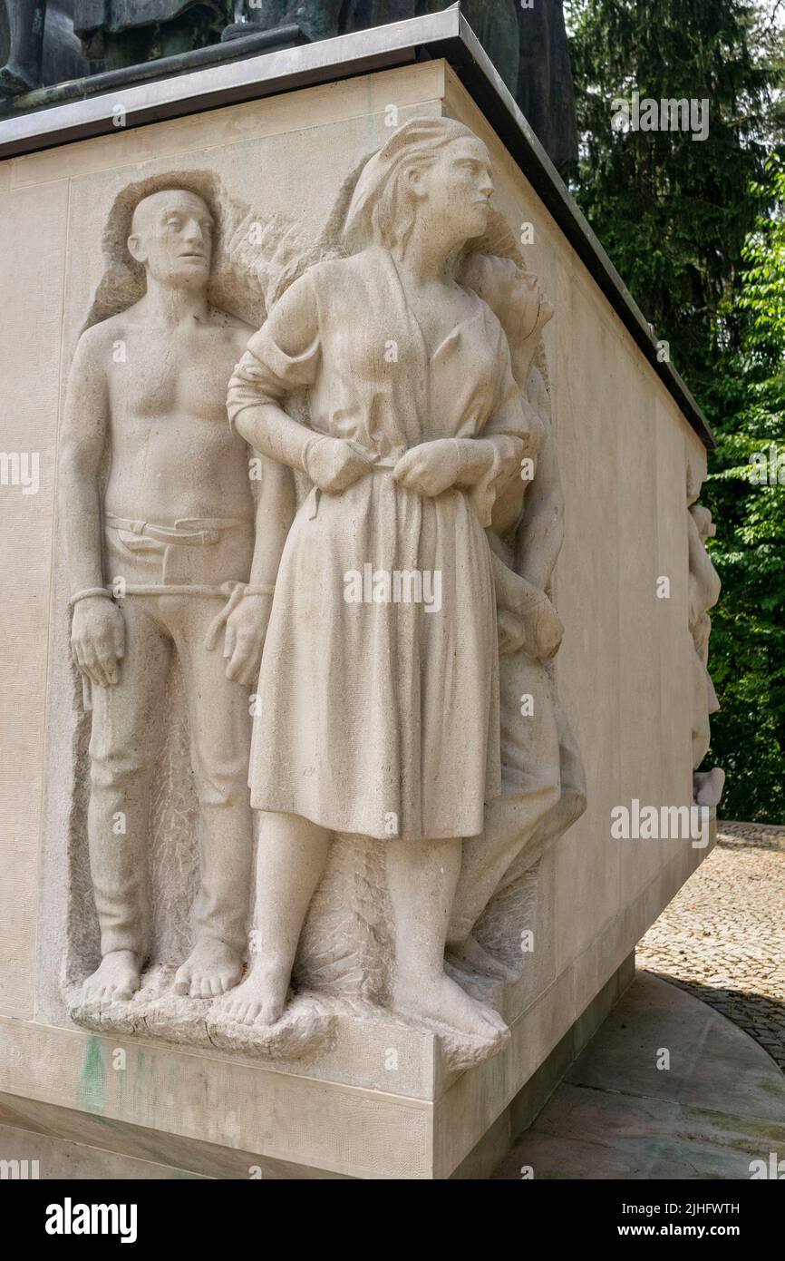 Beeindruckendes Denkmal des zweiten Weltkriegs - die Statue aus Stein ...