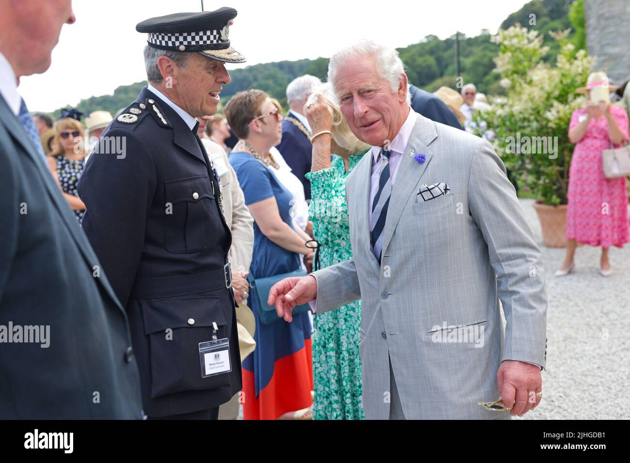 Der Prinz von Wales trifft sich mit Gästen auf einer Gartenparty im ...