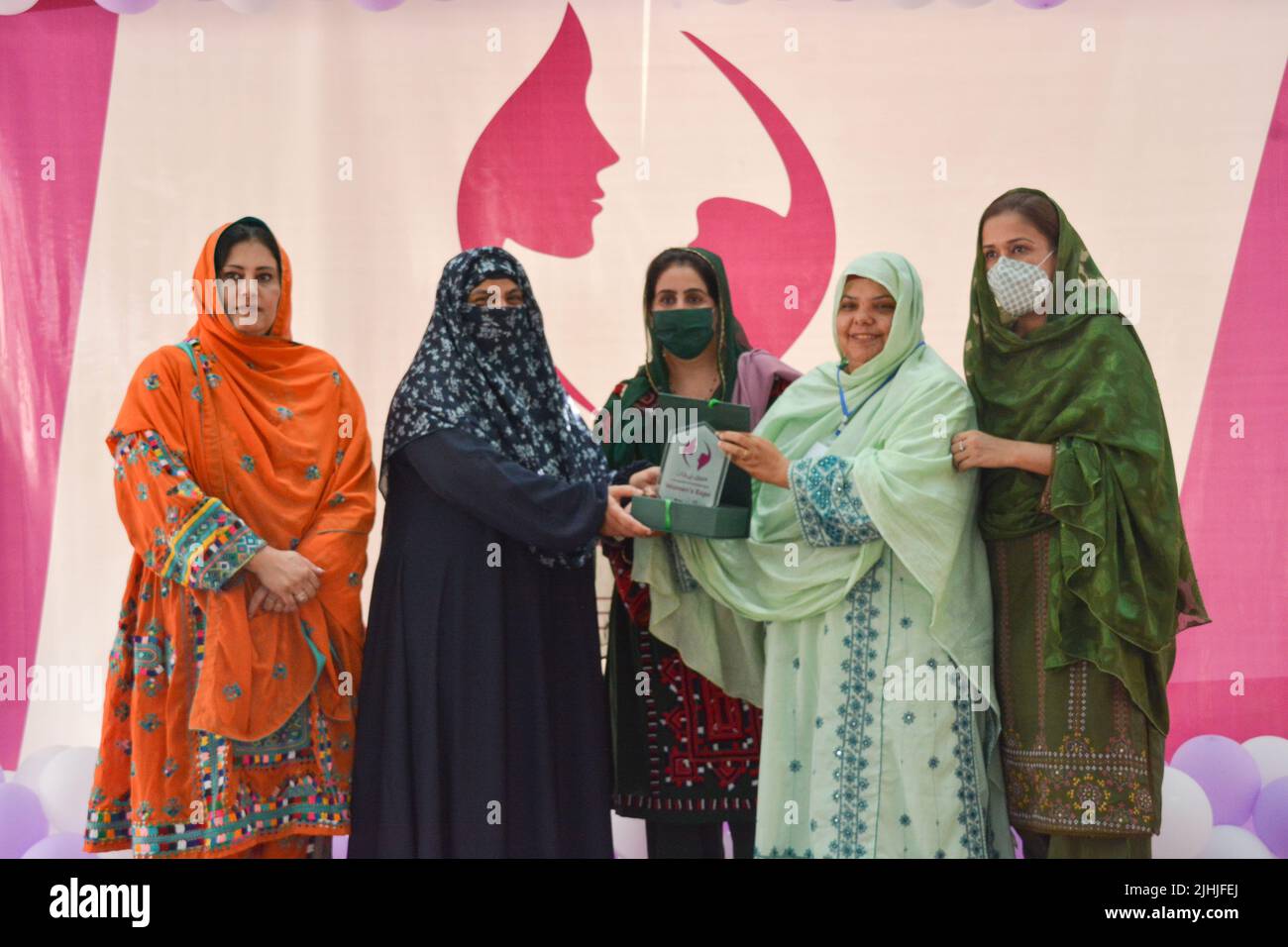 Unternehmerinnen balochistan -Fotos und -Bildmaterial in hoher ...